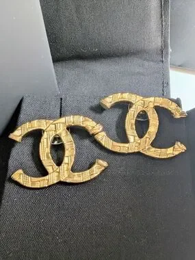 CHANEL | Jewelry | Large Chanel Goldtone Tweed Textured Cc Logo ...